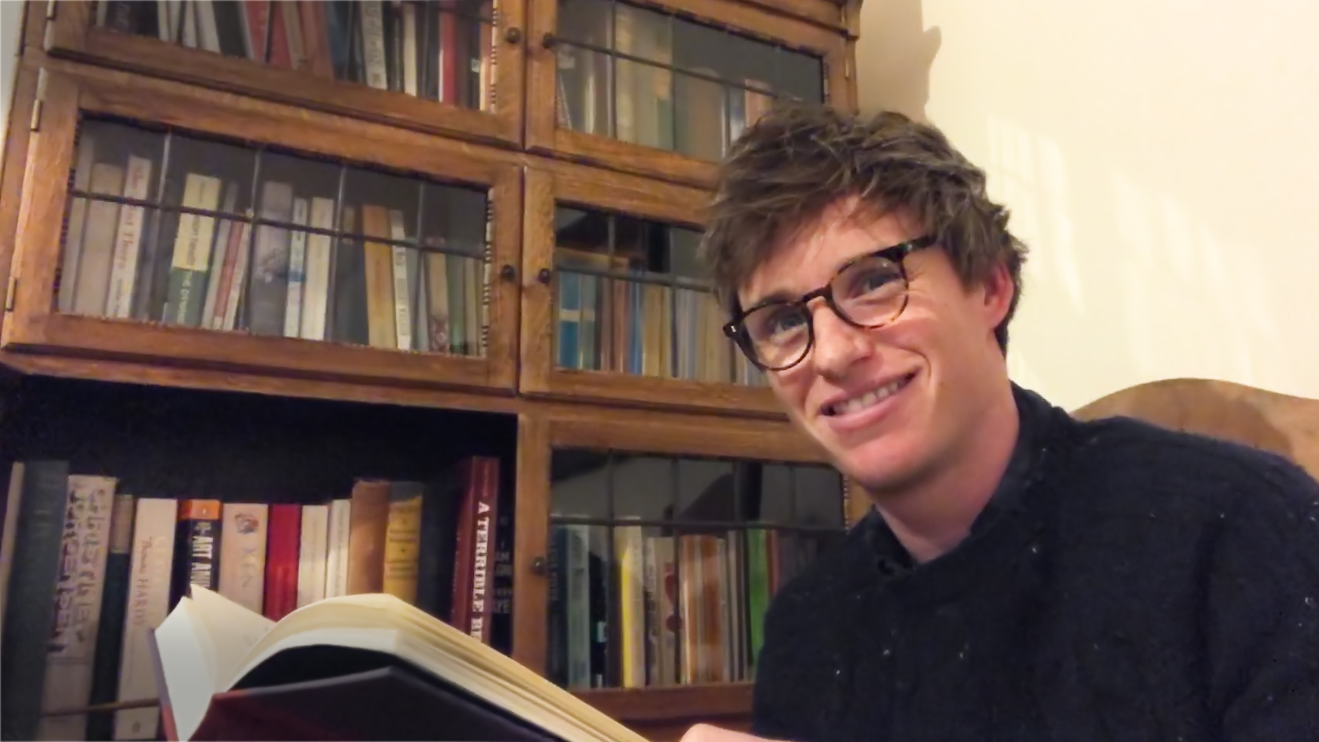 Harry Potter at Home, Eddie Redmayne legge La pietra filosofale - Il video