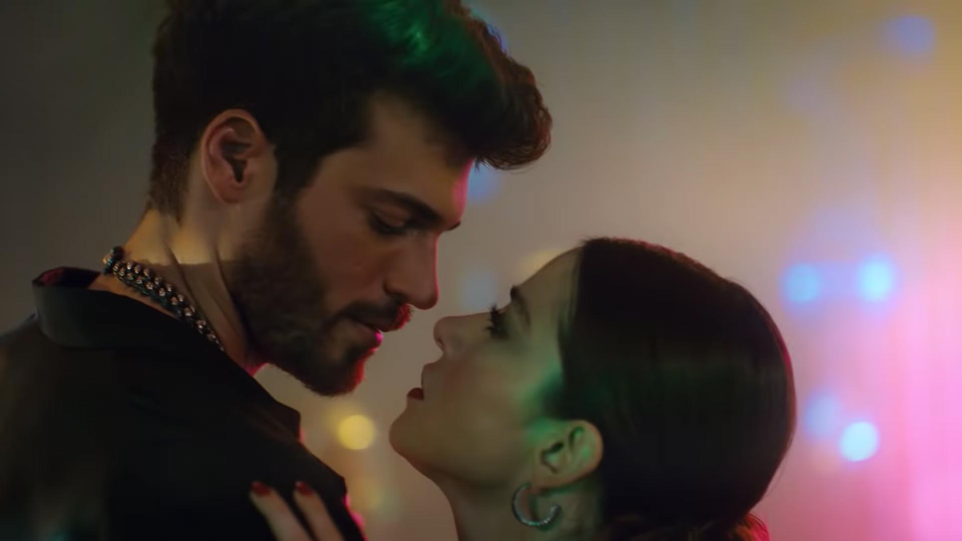 Bay Yanlis settima puntata, il tango unisce Ozgur ed Ezgi. Dove e come ...