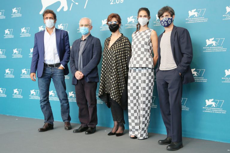 Lacci trama, trailer e data d'uscita del film nelle sale italiane