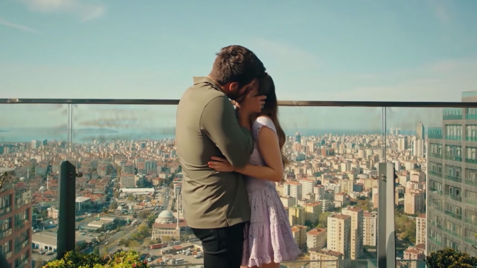 Bay Yanlis quattrodicesima puntata, lieto fine per Ozgur ed Ezgi! Dove ...