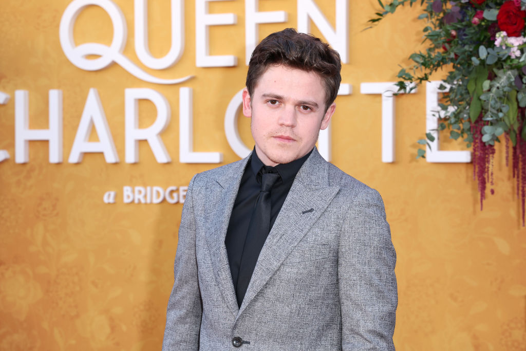 Sam Clemmett Bridgerton: chi è il giovane Brimsley