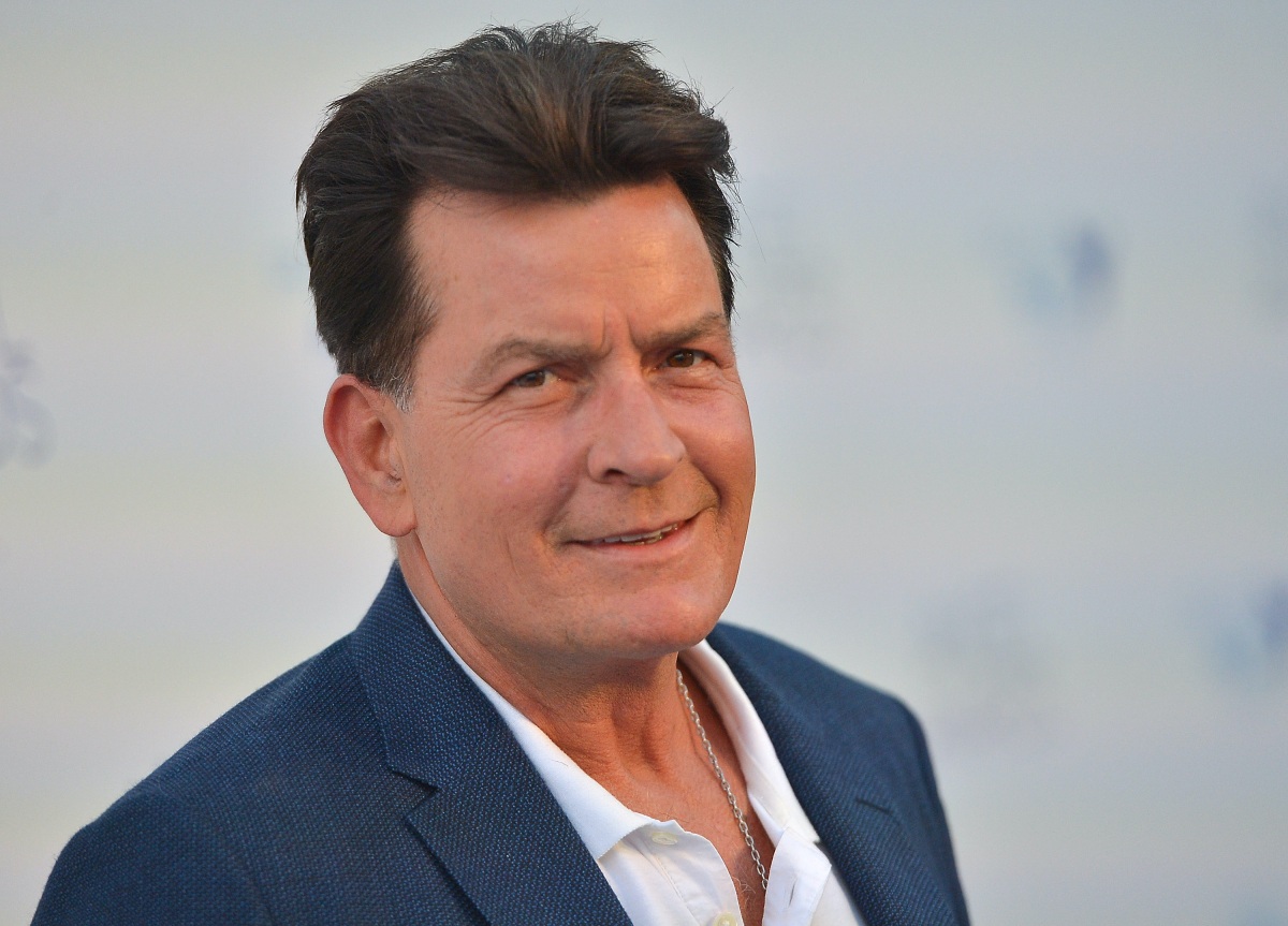 «Mi piaceva lo scotch nel caffé la mattina»: Charlie Sheen svela come ...